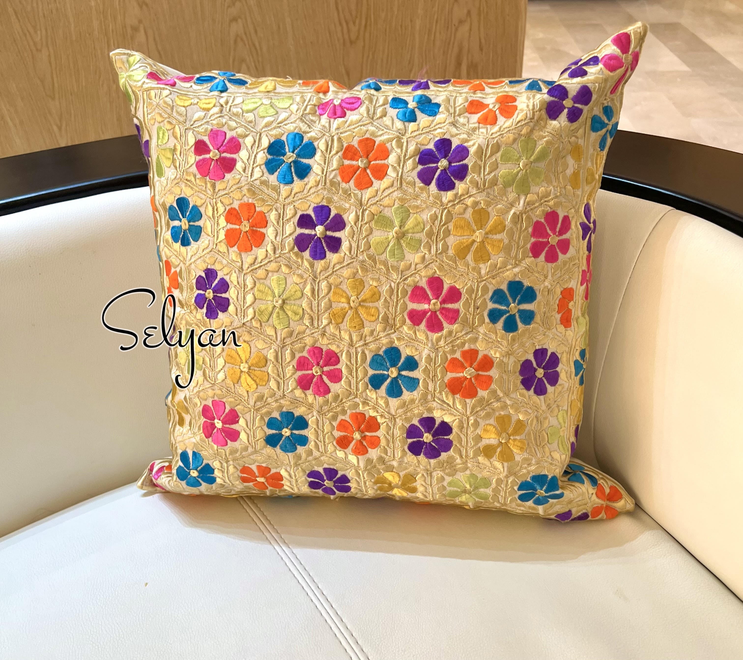 Coussin brodé Terz Rbati – SELYAN